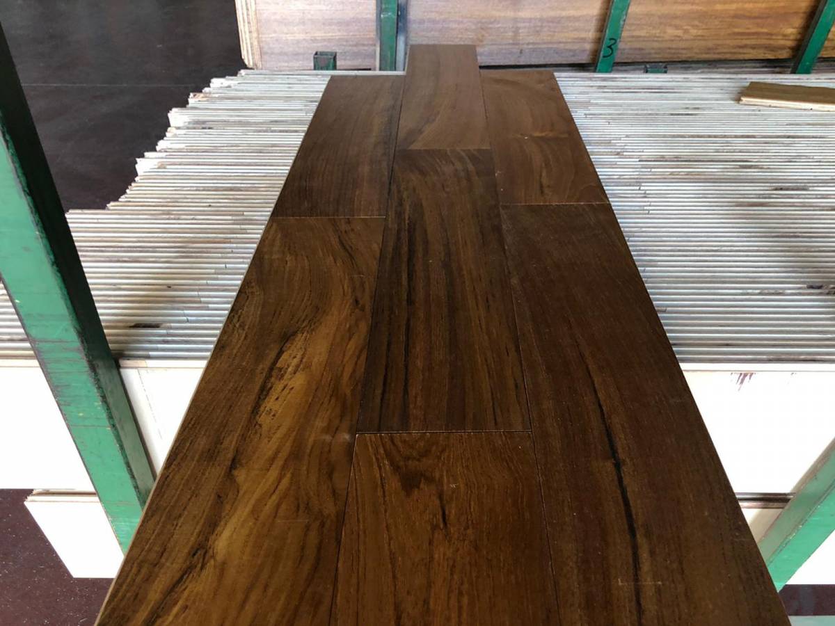 Parquet in teak naturale oliato-cerato